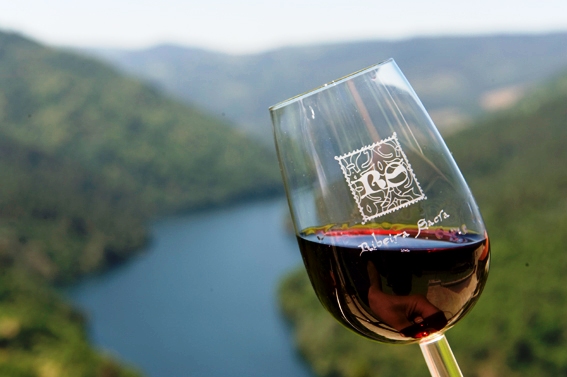 Enoturismo en La Ribeira Sacra: el legado del vino hecho paisaje